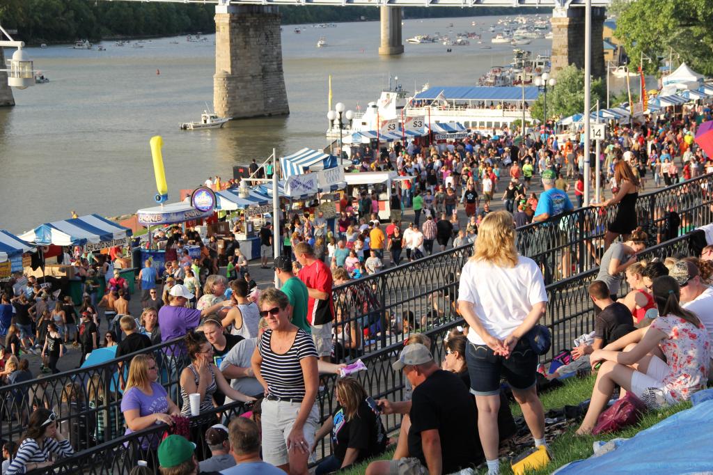 Photos: Newport/Covington Crowds of Riverfest 2021 - LINK nky
