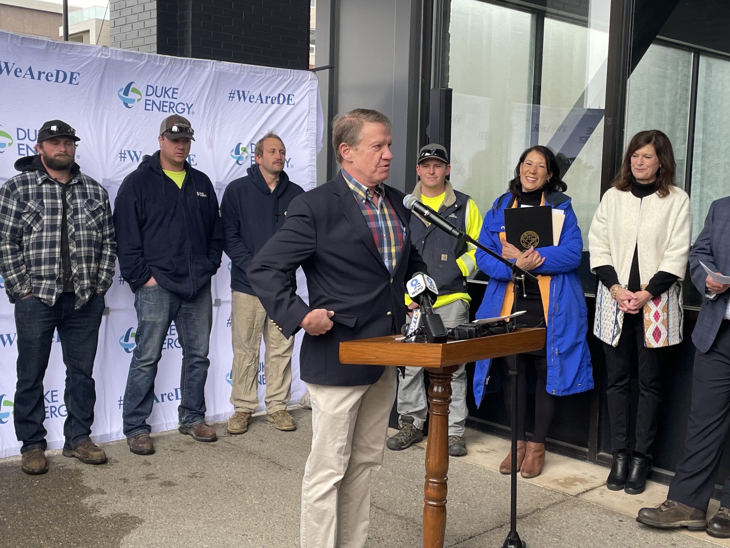 NKY, Cincinnati community leadership honor lineworkers for National ...