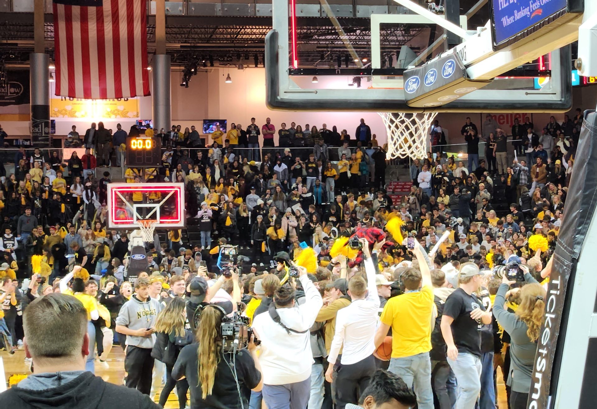 Big crowd, even bigger moment for NKU basketball in beating UC Bearcats ...