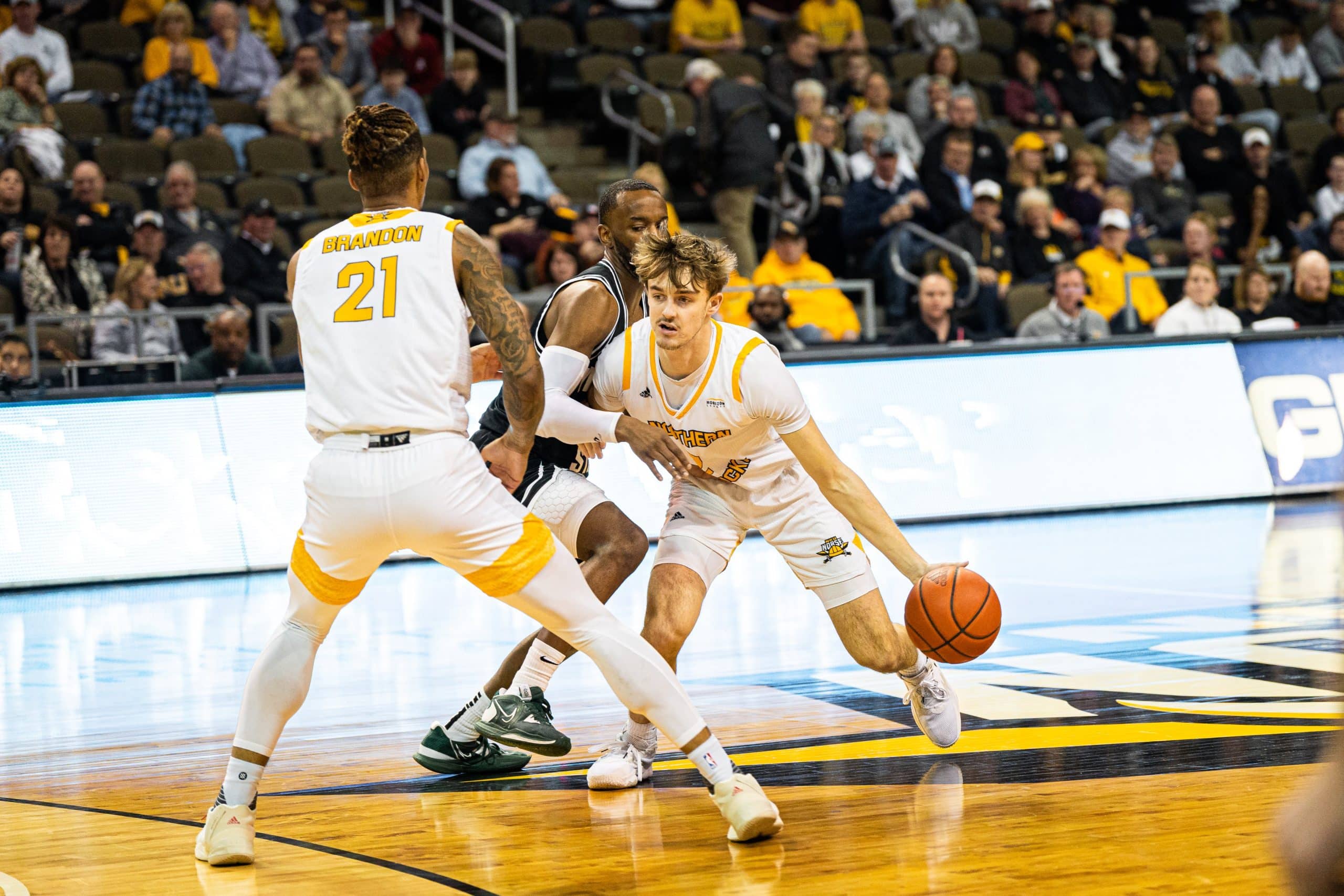 Sam Vinson signs first pro contract
