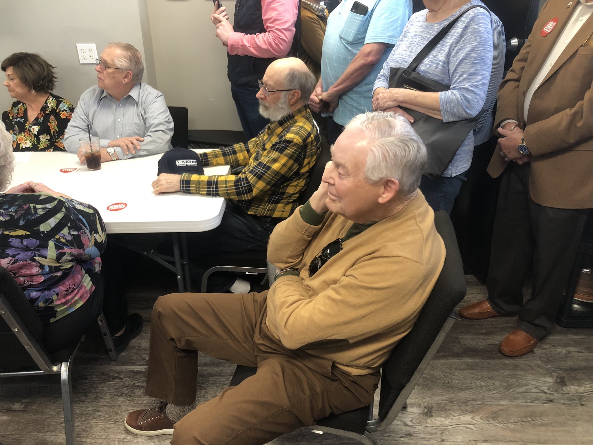 The pain of the empty chair: Republican candidate Kelly Craft delivers ...