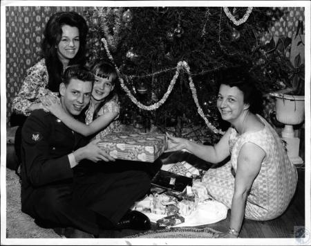 Christmas Past: Historic photos show what the holidays used to be like ...