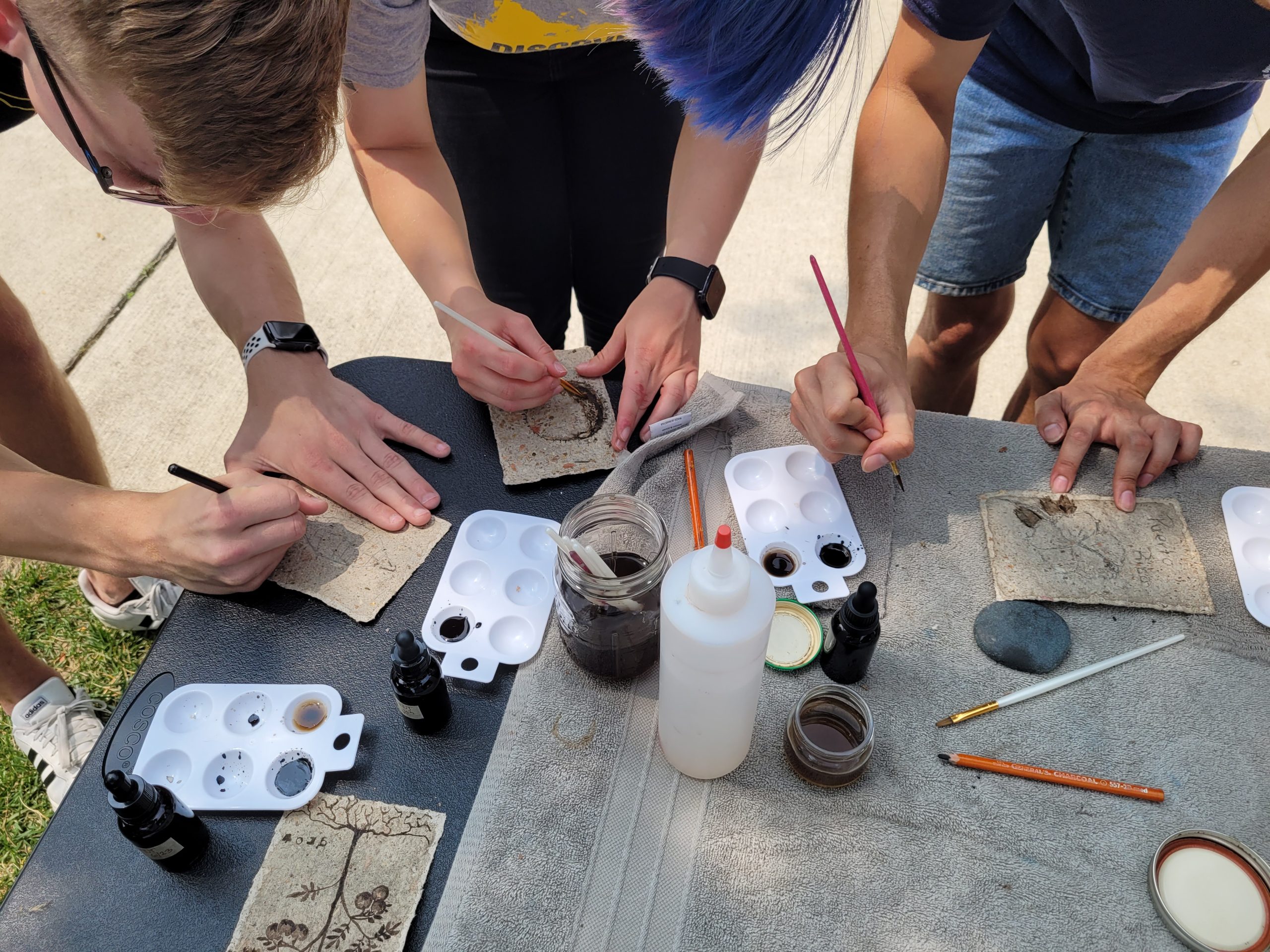 Bellevue artist creates sustainable art for pollinator garden - LINK nky