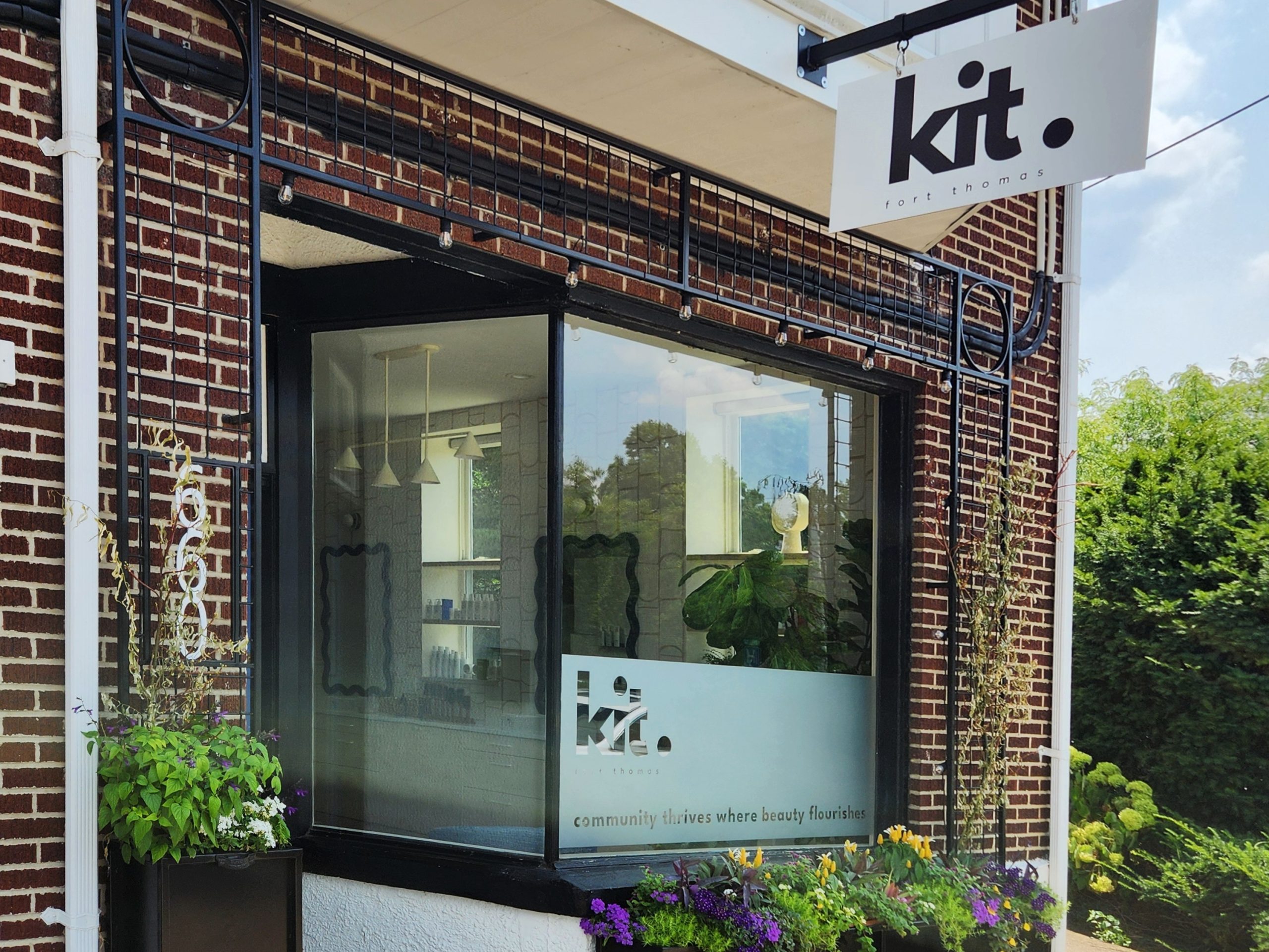 Kit salon opens in Fort Thomas with a commitment to community - LINK nky